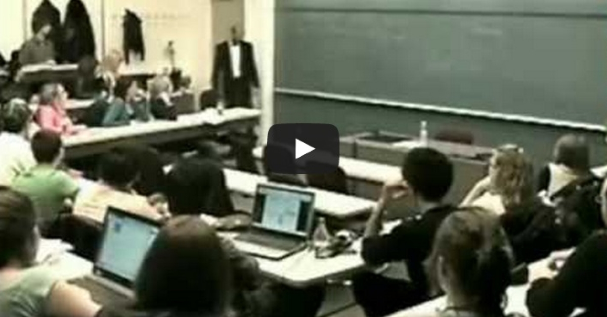 Un Prof Pete les plombs et detruit le PC d'un étudiant