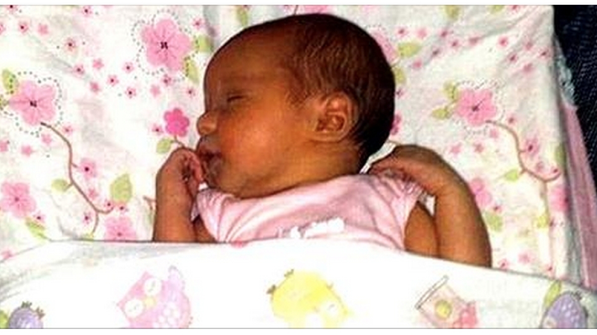 Ce bébé est mort d'un simple bisous et le plus effrayant c'est ce qui a ...