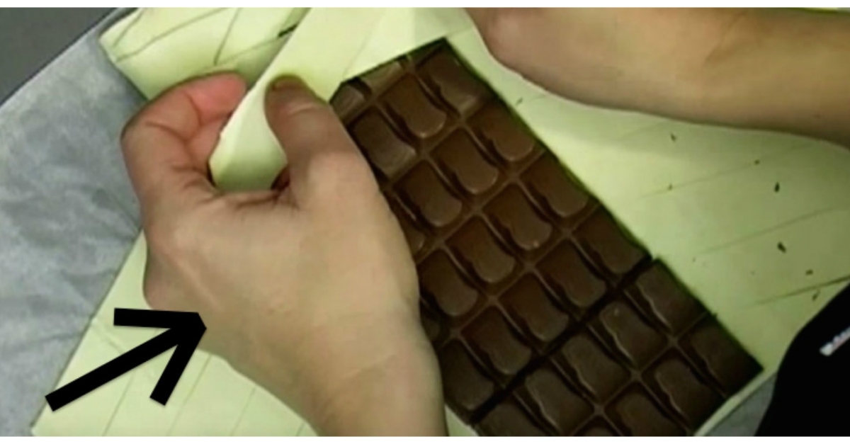 Il place du chocolat dans de la pâte feuilletée pour vous présenter un ... Il place du chocolat dans de la pâte feuilletée pour vous présenter un ...